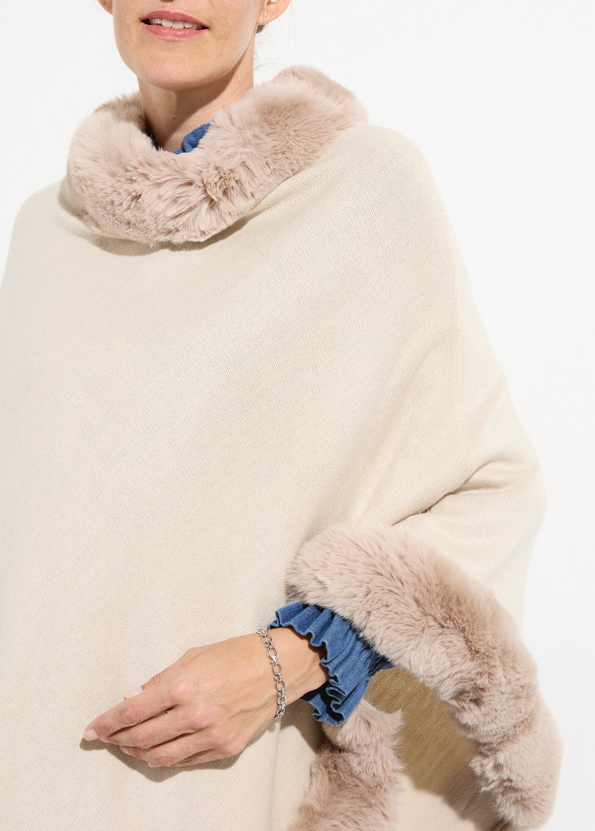 Cape sweater, tone-on-tone fur trim Ecru | Afibel