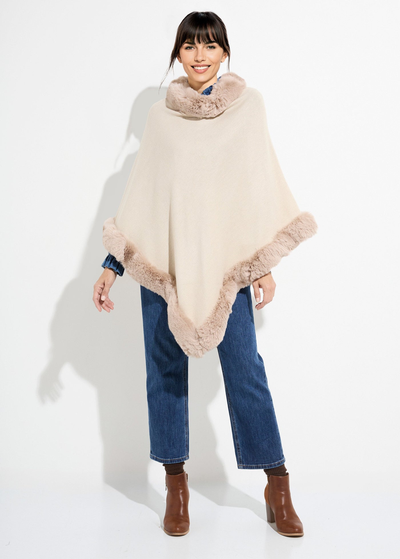 Pull cape, bord fourrure ton sur ton Ecru | Afibel