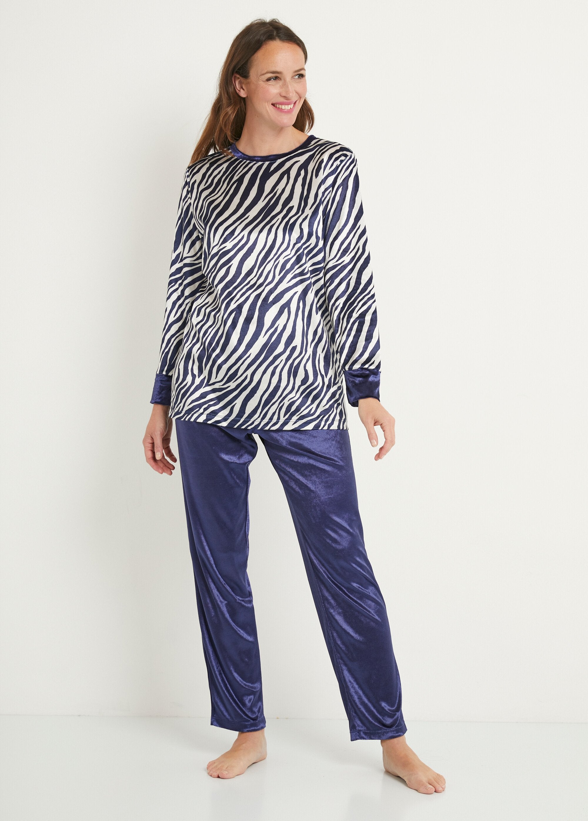 Warm round-neck pyjamas in animal-skin velvet Navy print | EUAfibel